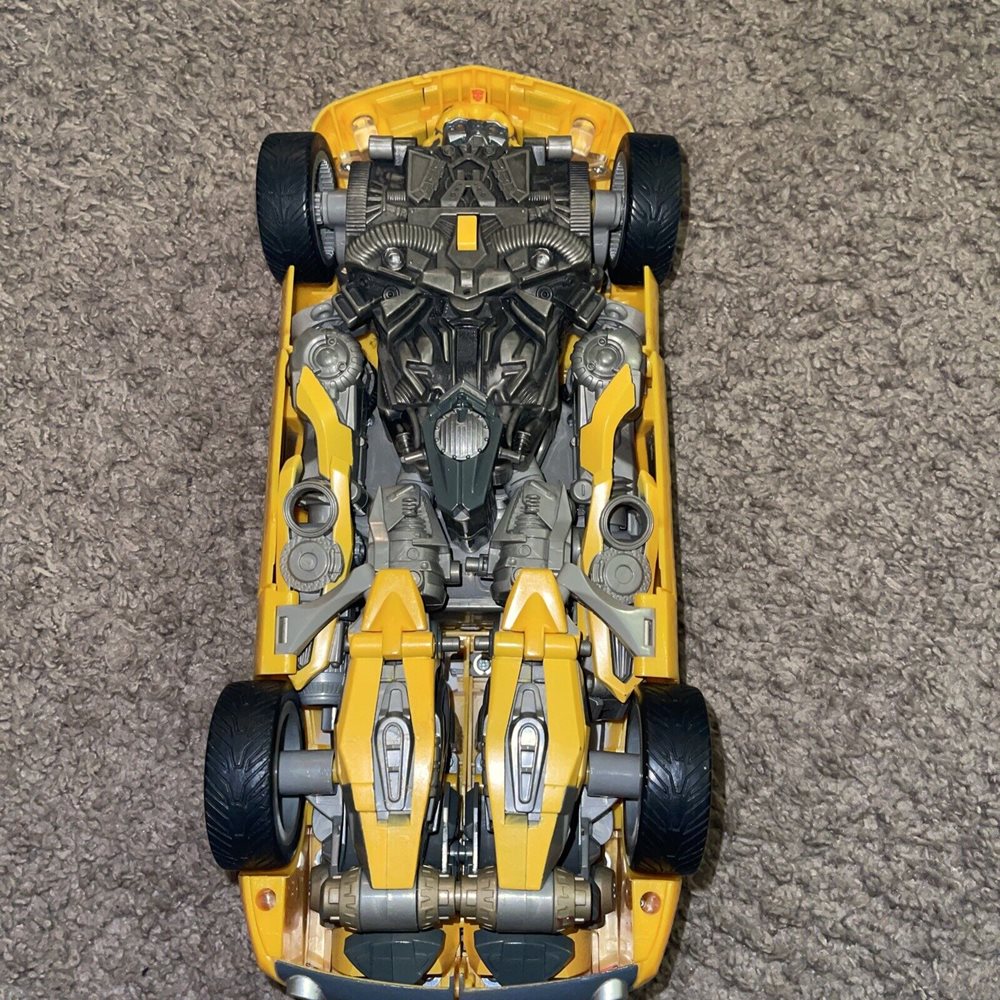 Hasbro Transformers Ultimate Bumblebee Action Figure