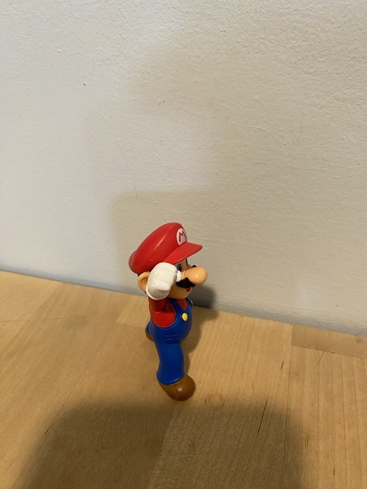 Nintendo Super Mario Bros Mario PVC Mini Action Figure